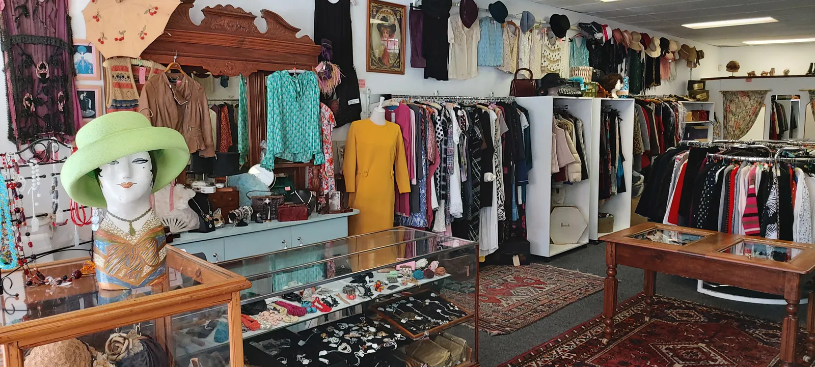 Top 10 Vintage Stores: Guide to Timeless Finds – VSD